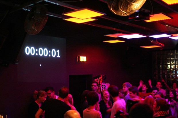 Early Bird Party im Crux: Der frühe Tänzer trinkt das Bier | MünchenBlogger